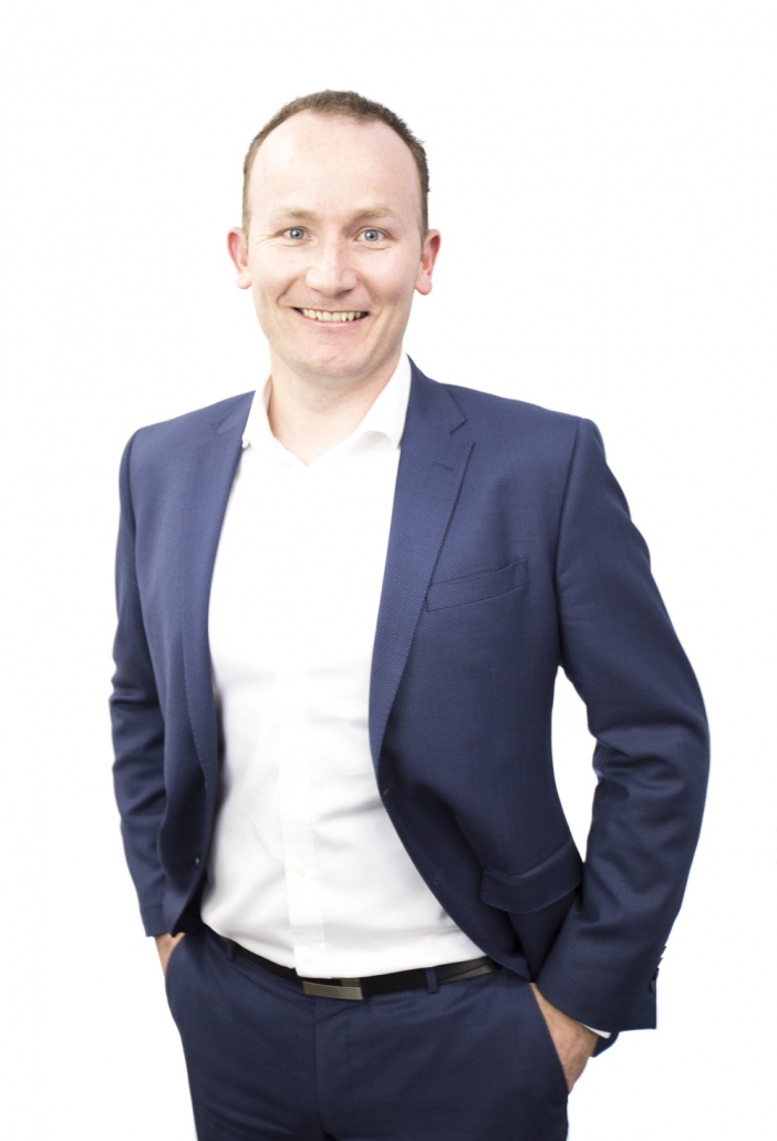 simon-linkedin-small - First Point Group - Your Partner for Finance